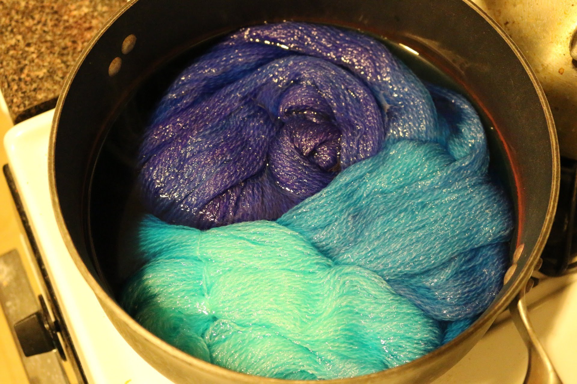 Dip Dyeing Yarn In Wilton s Violet Food Coloring All Natural Dyeing